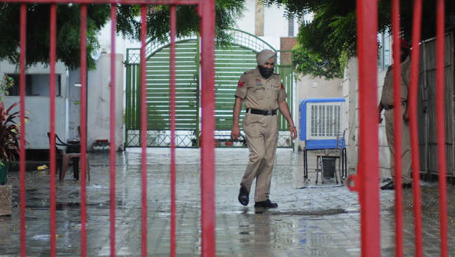 I-T Dept raids 12 premises; seizes Rs1 crore : The Tribune India