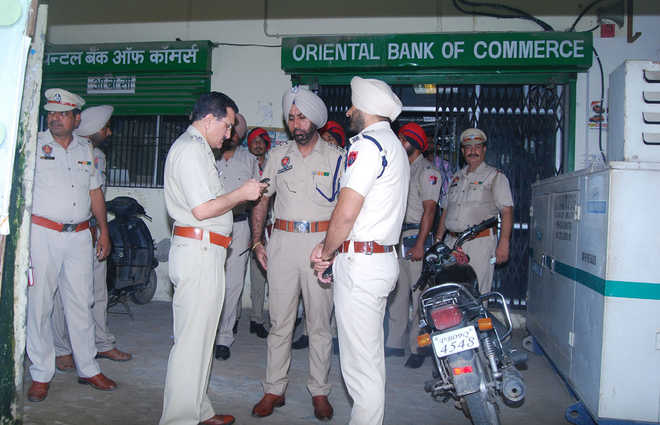 2 robbers cut open ATM, steal Rs 11 lakh in 8-minute heist - The Tribune