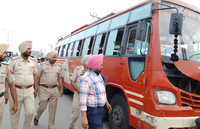 Youths shoot at bus driver in road-rage incident - The Tribune
