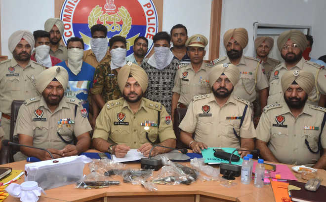 Gang of killers, robbers busted; 7 held - The Tribune