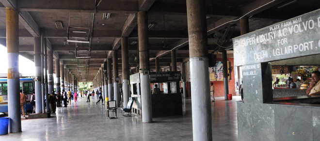Few passengers at ISBT-17 : The Tribune India