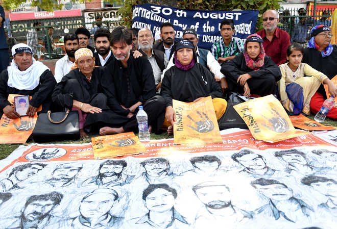 Disappeared persons’ kin protest - The Tribune
