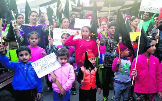 Children lend a helping hand to protesting teachers - The Tribune