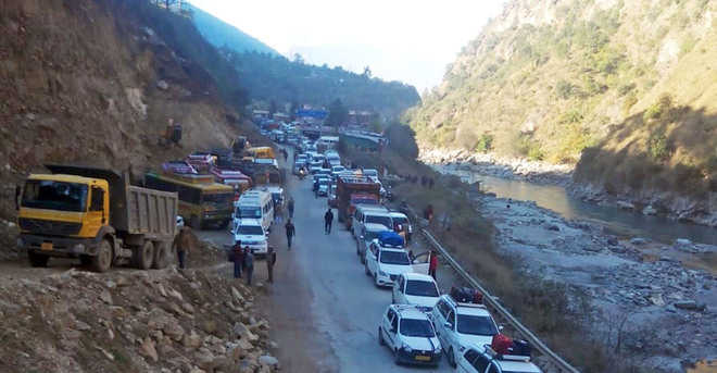 Landslide hits traffic on Chandigarh-Manali highway - The Tribune