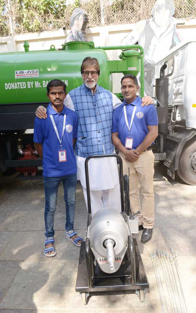 Big B fulfilled his promise by buying machines for manual scavengers ...