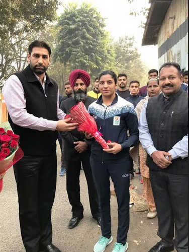 Pugilist Simranjit accorded warm welcome in city : The Tribune India