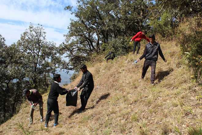 Cleanliness drive on Tara Devi trek : The Tribune India