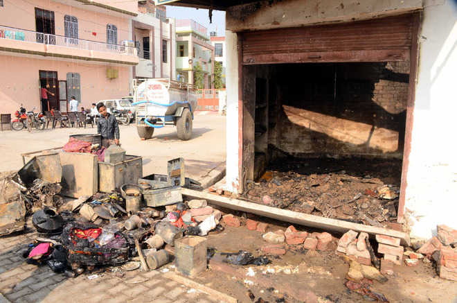Goods gutted as fire breaks out in shop : The Tribune India
