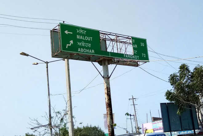 Signboards in need of repair : The Tribune India