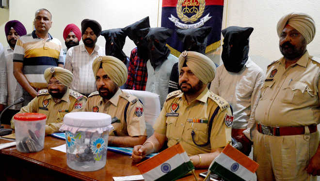 Five robbers held : The Tribune India
