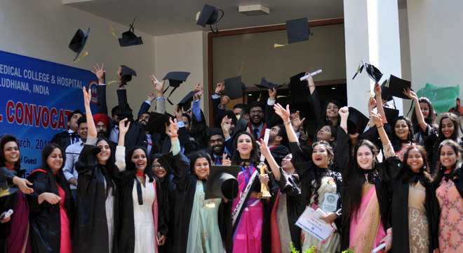 DMC graduates take Hippocratic oath - The Tribune