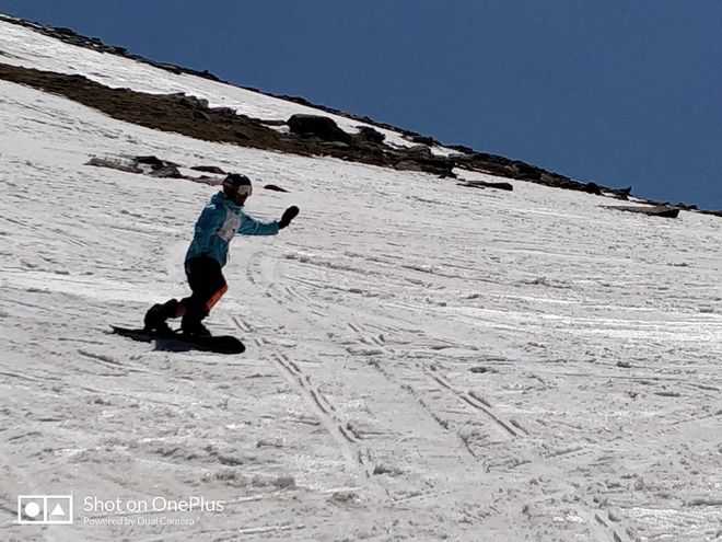 50 enthusiasts take part in snowboard championship : The Tribune India