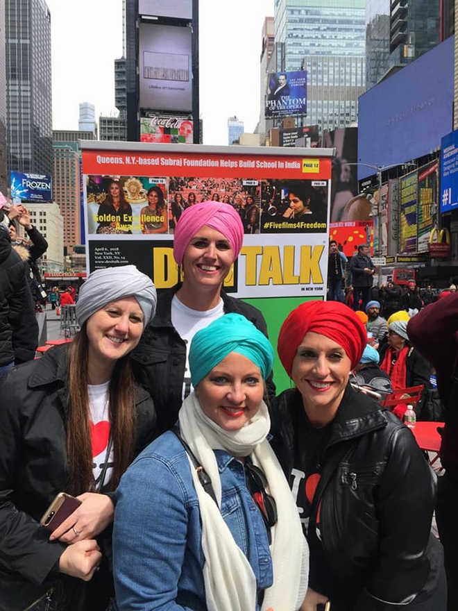 Record 9,000 turbans tied in 8 hrs - The Tribune