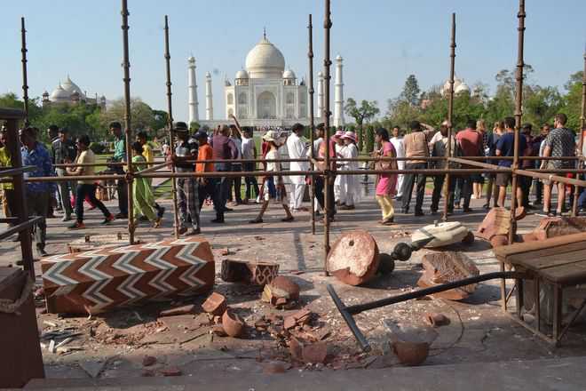Storm kills 25, damages Taj Mahal - The Tribune