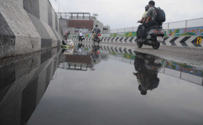 Waterlogging in city as road gullies lie choked - The Tribune