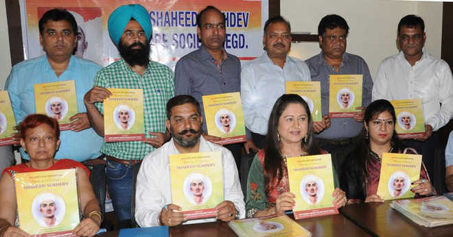 Veteran actress Sapru heaps praise on freedom fighters - The Tribune