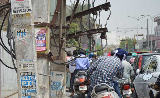 Dangling power cables aplenty, but who cares? - The Tribune