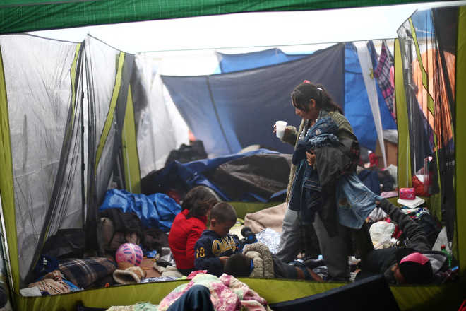 Half of ‘caravan’ asylum seekers in US, Sessions puts judges on border ...