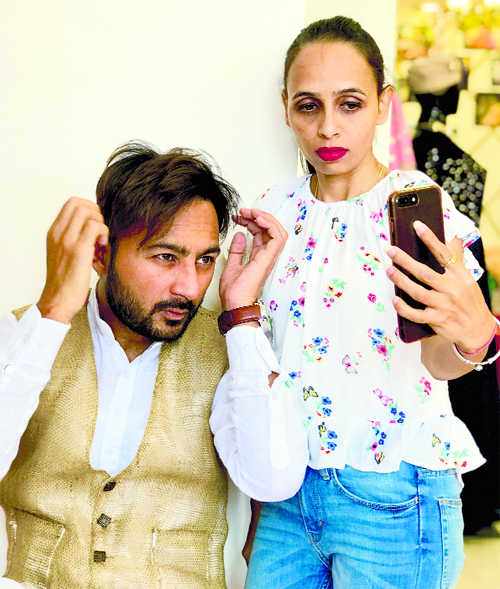 Mr and Mrs, on the sets - The Tribune