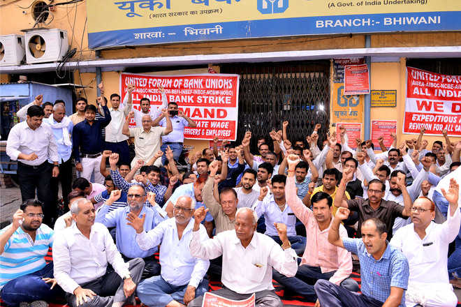 Bank strike affects services in state - The Tribune