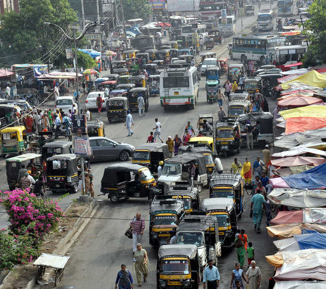 Auto-rickshaws cause traffic mess, commuters see red - The Tribune