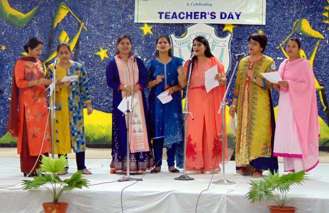 City schools celebrate Teacher’s Day with fervour - The Tribune