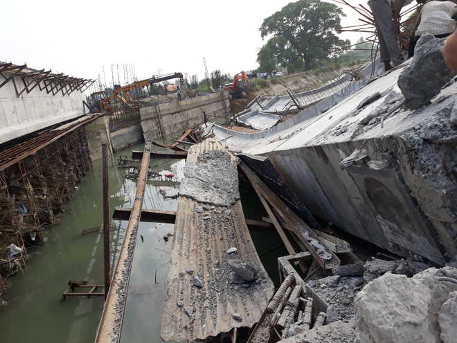 Kolkata Majerhat Bridge — a railway overbridge collapse | Pakistan Defence