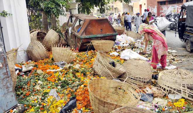 Floral packing dumped : The Tribune India