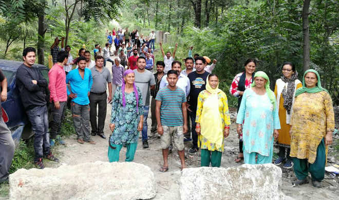 Villagers raise stink over defunct garbage unit - The Tribune