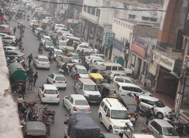 No end in sight to traffic mess - The Tribune