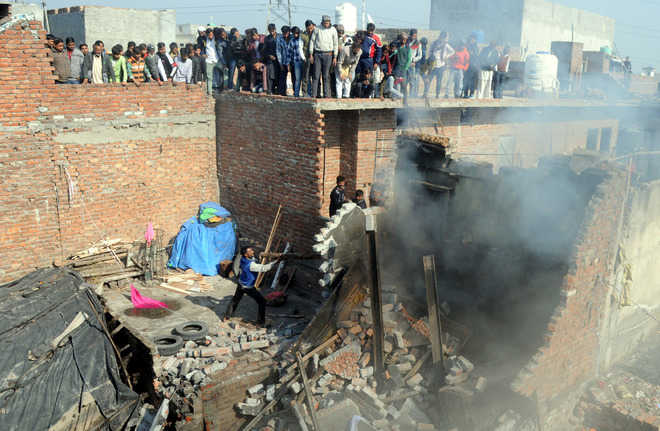 House collapses after fire at Mayapuri - The Tribune