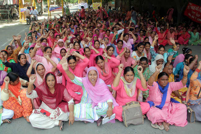 ASHA workers up in arms against Centre, state govt - The Tribune
