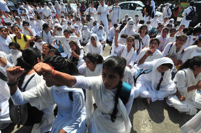 College students protest change in timings : The Tribune India