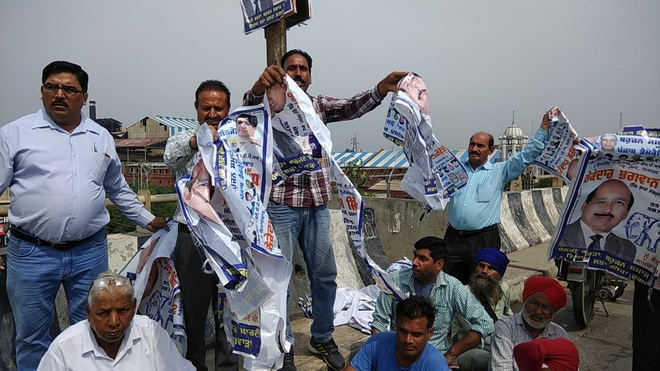 BSP candidate’s posters removed, protest erupts - The Tribune