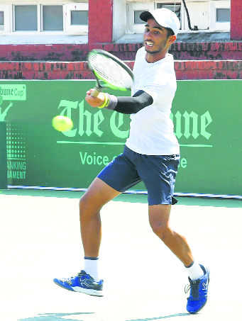Ishaque cruises into quarters : The Tribune India