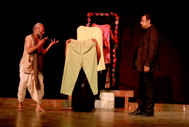 Patloon throws light on society’s economic divide - The Tribune