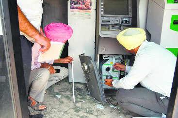 Thieves cut open ATM, flee with Rs 12.61 lakh : The Tribune India