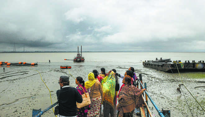 Cyclone Bulbul makes landfall : The Tribune India
