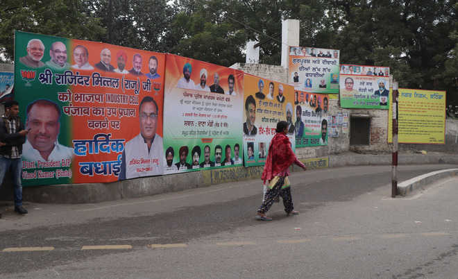 Illegal political hoardings dot city roads : The Tribune India