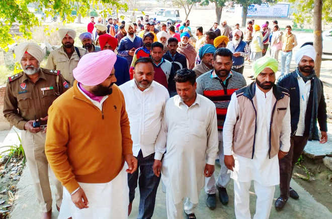 Aujla meets porters at ICP : The Tribune India