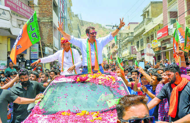 Playing on ‘fauji’ image in ‘Border’ belt - The Tribune