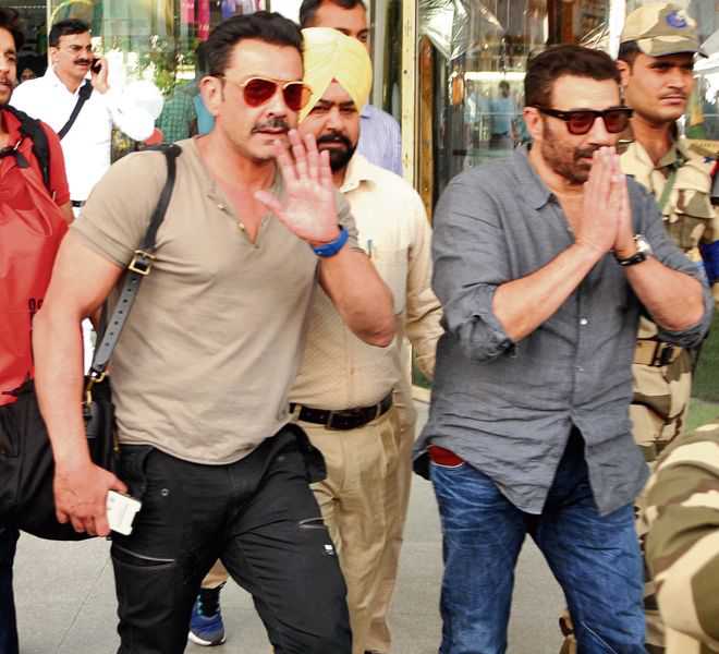 Deol’s charisma vs Jakhar’s experience : The Tribune India