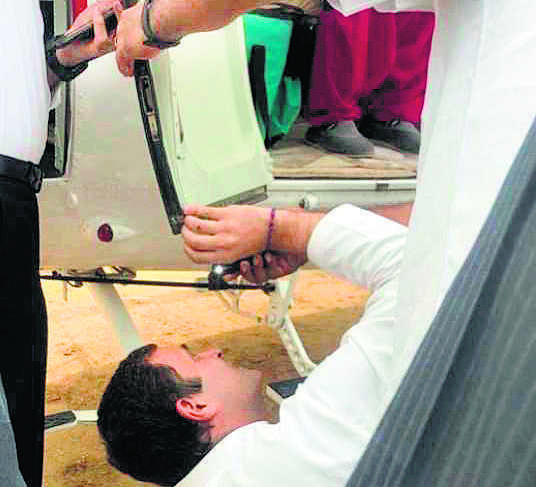 Rahul ‘fixes’ chopper, pic gets 80,000 likes - The Tribune