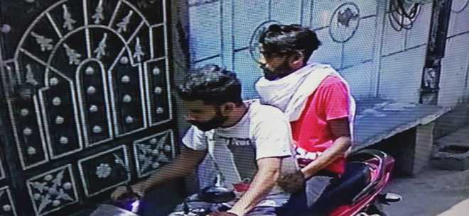 Snatchers drag woman, CCTV footage goes viral : The Tribune India