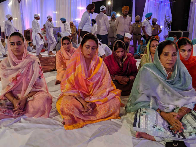 Badals hold thanksgiving function - The Tribune