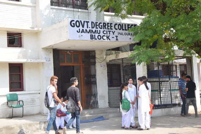 Now, govt colleges to admit students on intake capacity : The Tribune India