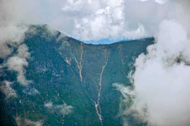 AN-32 crash: Bad weather hampers op to retrieve bodies - The Tribune