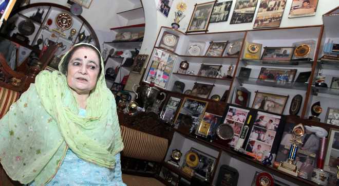 Padma Sachdev laments decline of Dogri language - The Tribune