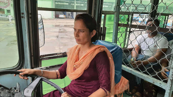 2 Kaithal girls chasing their dream to be bus drivers : The Tribune India