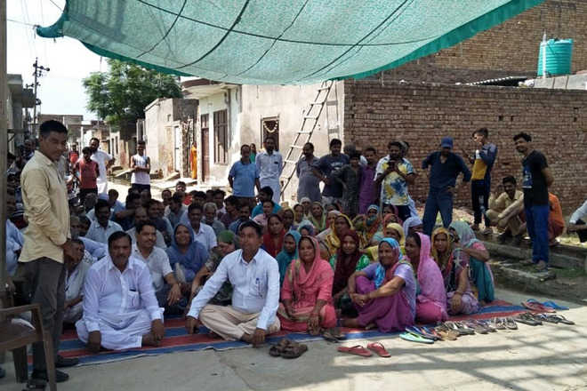 Malout residents protest choked sewer lines - The Tribune